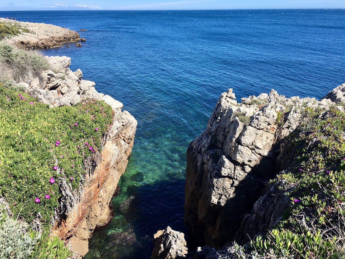 Explore Le Sentier du Littoral, Cap d'Antibes with HSE Platform