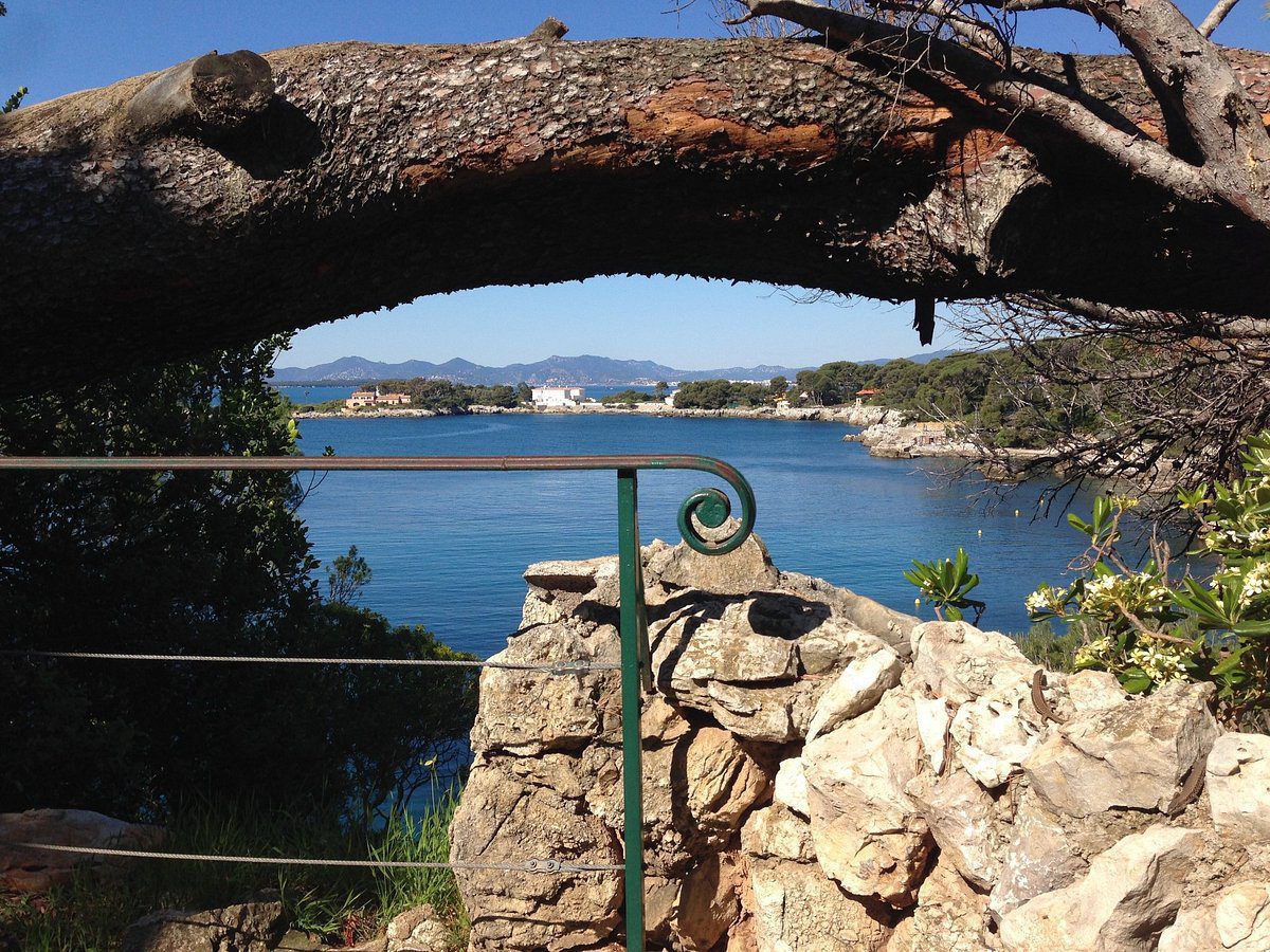 Explore Le Sentier du Littoral, Cap d'Antibes with HSE Platform