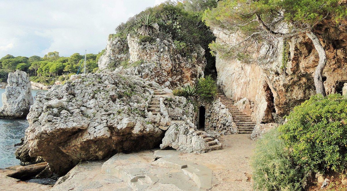 Explore Le Sentier du Littoral, Cap d'Antibes with HSE Platform