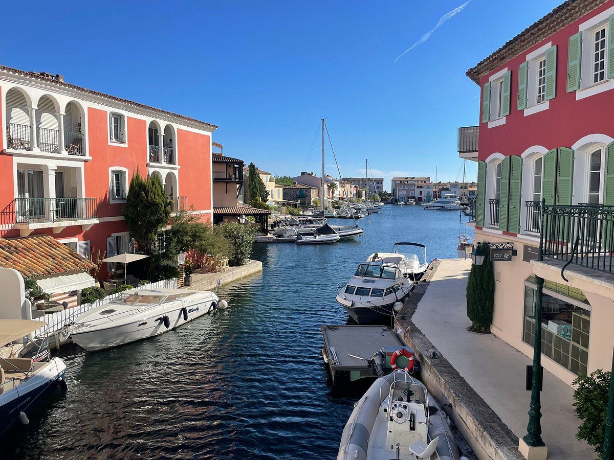 Explore Marché aux Port Grimaud in Port Grimaud - HSE Platform
