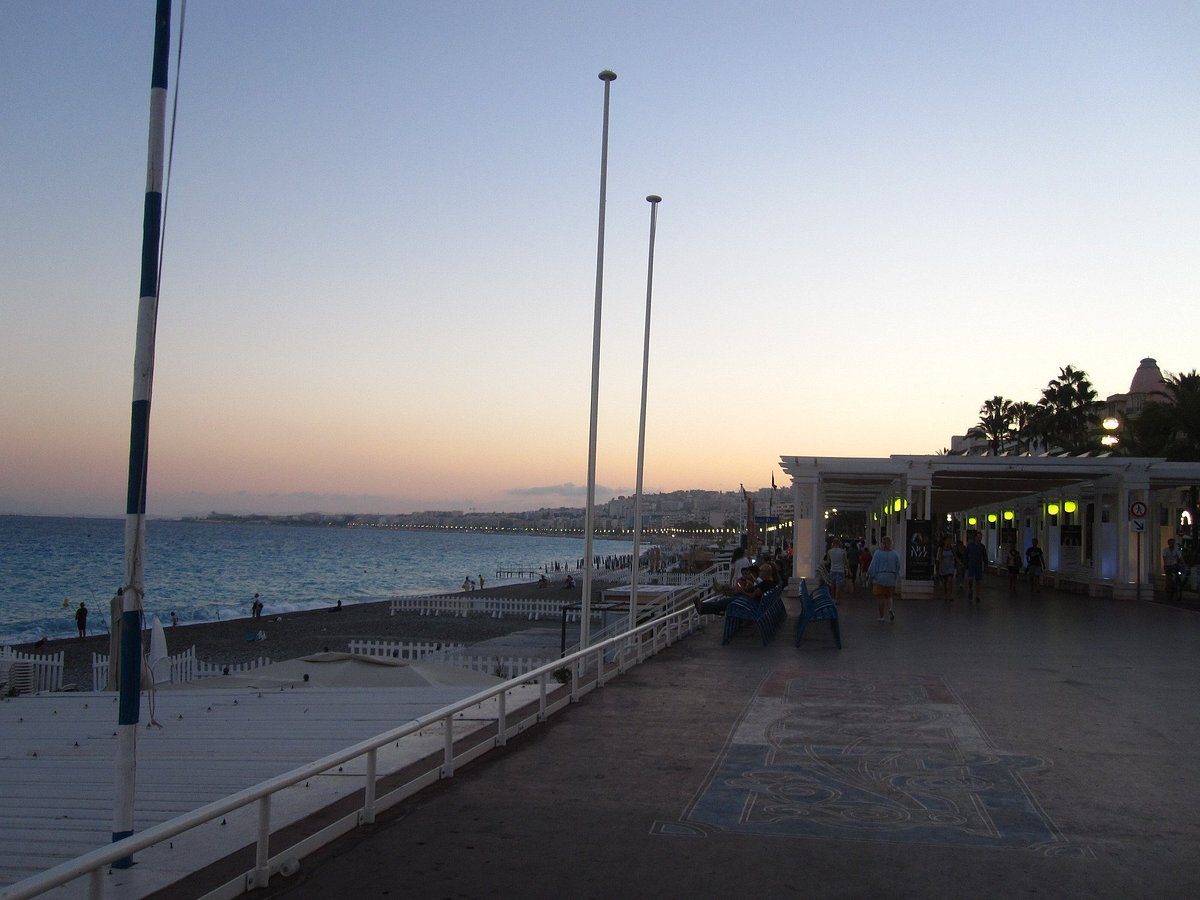 Stroll the Promenade des Anglais with HSE Platform