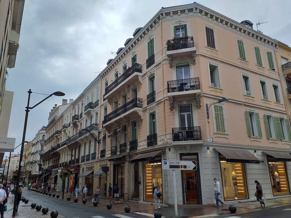 Explore Rue d'Antibes with HSE Platform - Luxury Transportation