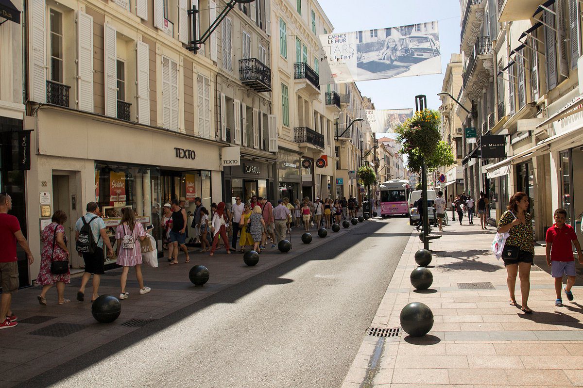 Explore Rue d'Antibes with HSE Platform - Luxury Transportation